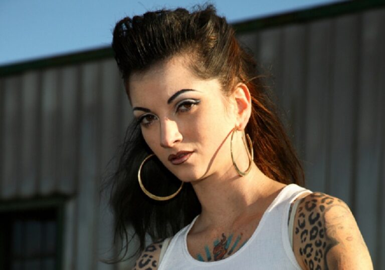 What is Chola Makeup? Unveiling the Timeless Beauty Trend